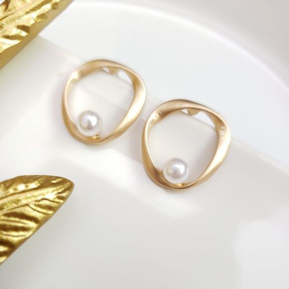 Zara | Jewelry | New Zara Matte Gold Faux Pearl Earrings | Poshmark